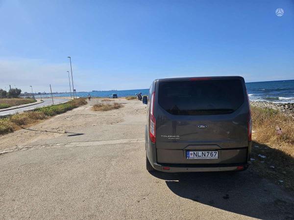 Grey Ford Tourneo Custom 2020 in Vilnius, with an engine capacity of 2.00 L and mileage of 167 thousand km for 22900 €, photo 3 on AUTOMOTO.COM.LV