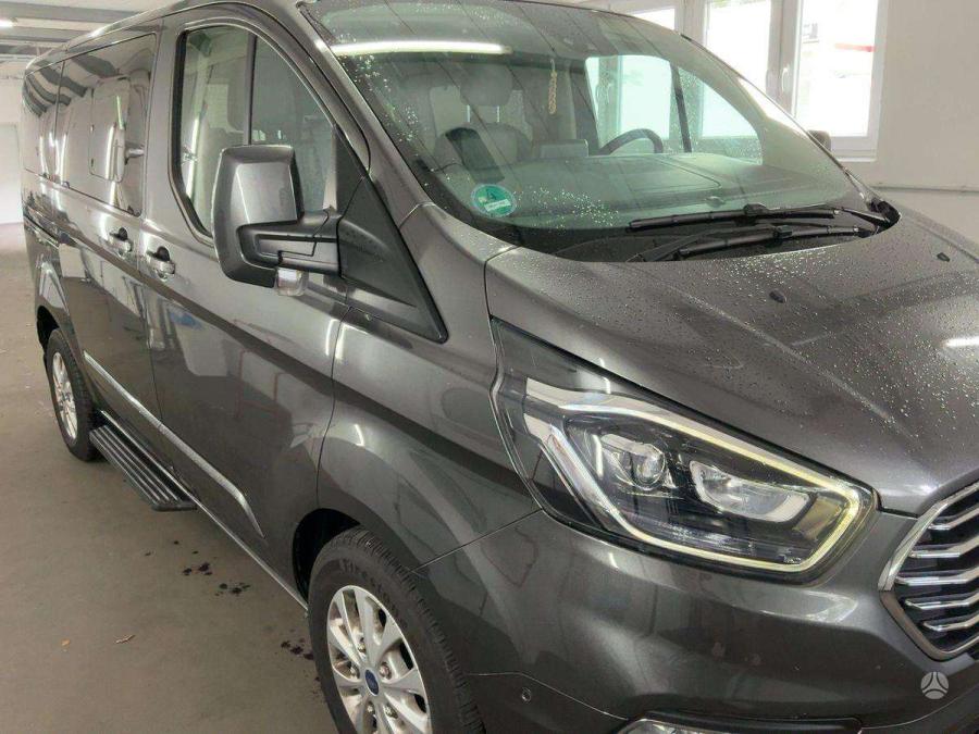 Grey Ford Tourneo Custom 2020 in Vilnius, with an engine capacity of 1.99 L and mileage of 186 thousand km for 21300 €, photo 4 on AUTOMOTO.COM.LV