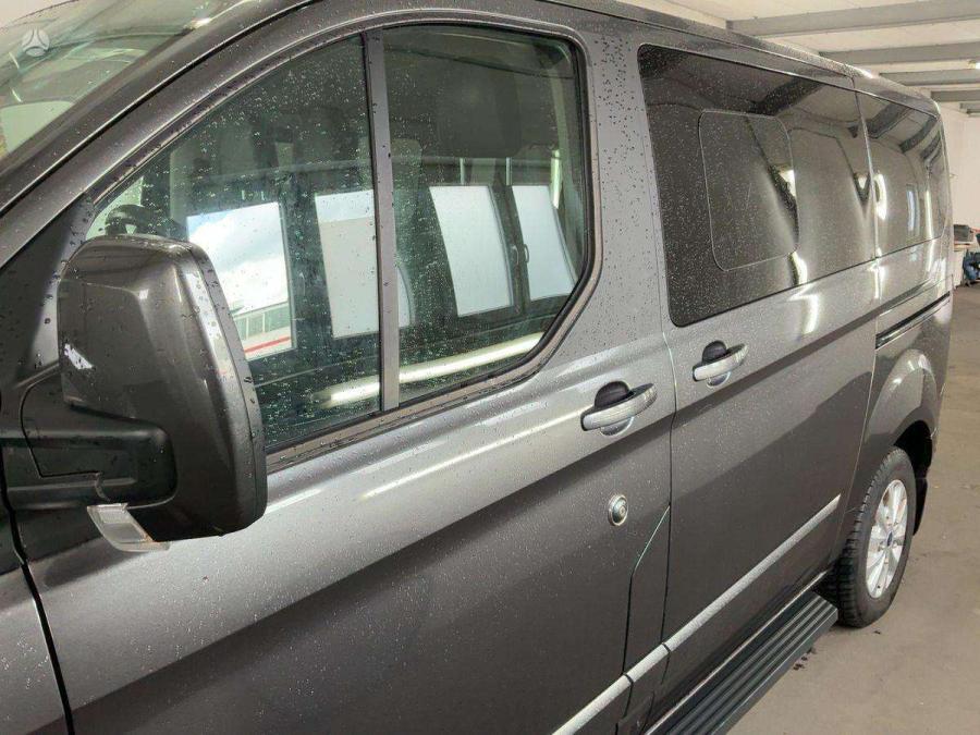 Grey Ford Tourneo Custom 2020 in Vilnius, with an engine capacity of 1.99 L and mileage of 186 thousand km for 21300 €, photo 5 on AUTOMOTO.COM.LV