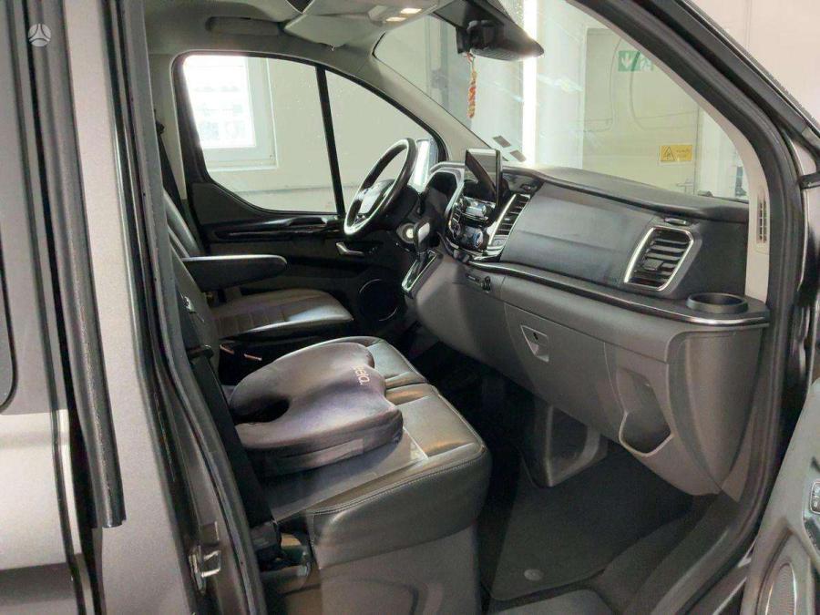 Grey Ford Tourneo Custom 2020 in Vilnius, with an engine capacity of 1.99 L and mileage of 186 thousand km for 21300 €, photo 9 on AUTOMOTO.COM.LV