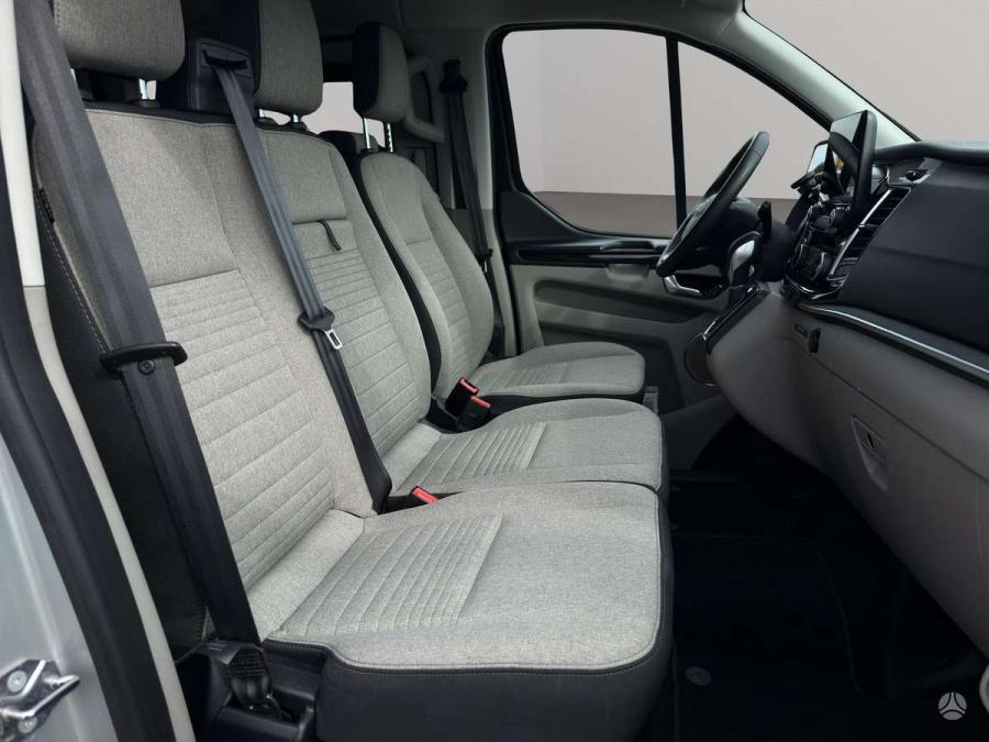 Grey Ford Tourneo Custom 2022 in Kaunas, with an engine capacity of 2.00 L and mileage of 77 thousand km for 29999 €, photo 9 on AUTOMOTO.COM.LV