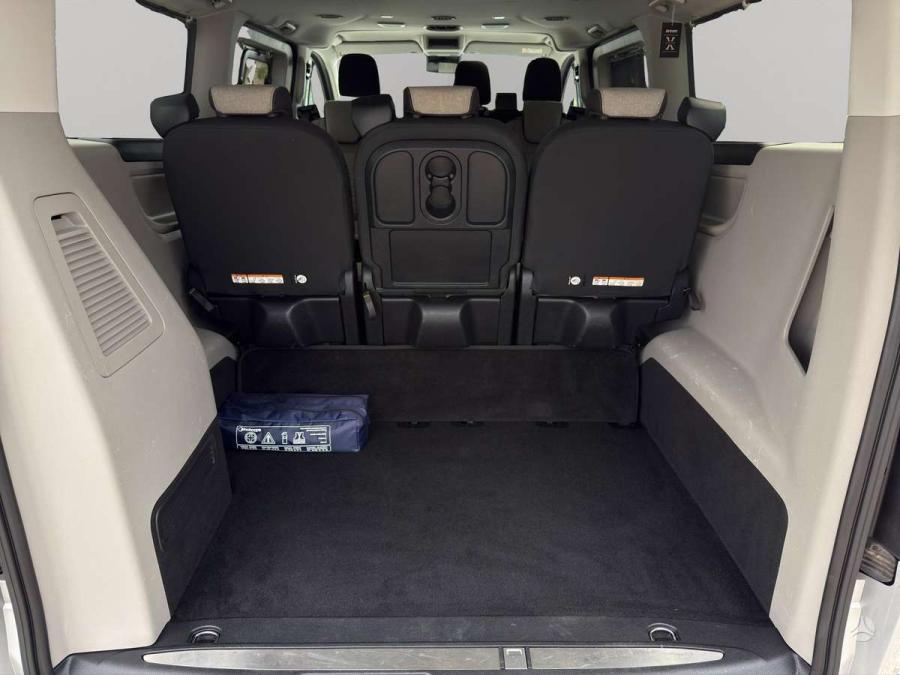 Grey Ford Tourneo Custom 2022 in Kaunas, with an engine capacity of 2.00 L and mileage of 77 thousand km for 29999 €, photo 11 on AUTOMOTO.COM.LV