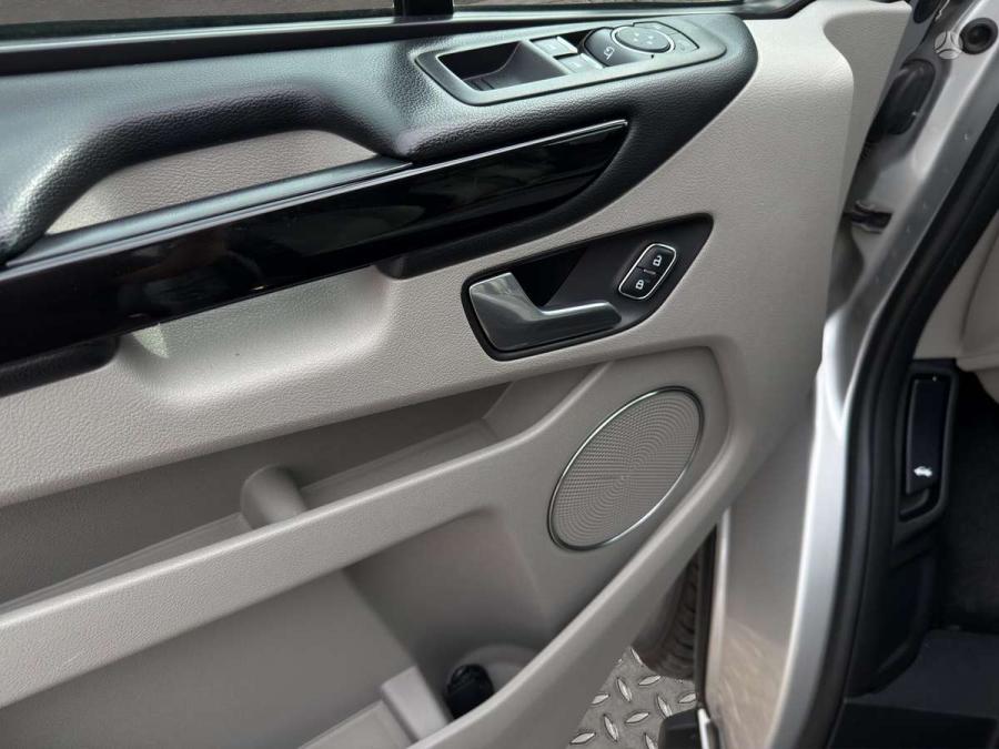 Grey Ford Tourneo Custom 2022 in Kaunas, with an engine capacity of 2.00 L and mileage of 77 thousand km for 29999 €, photo 14 on AUTOMOTO.COM.LV