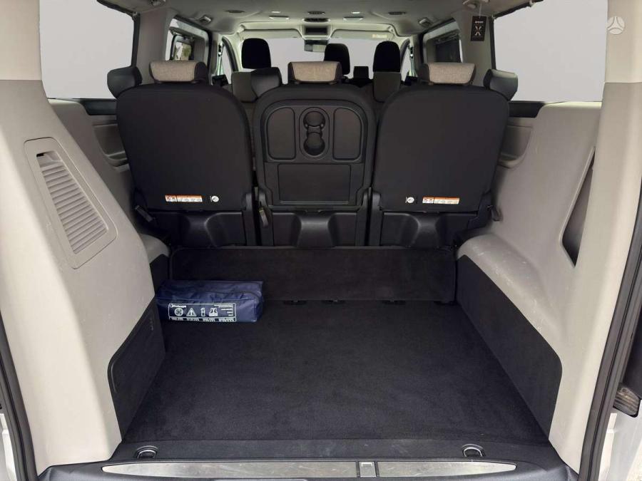 Grey Ford Tourneo Custom 2022 in Kaunas, with an engine capacity of 2.00 L and mileage of 77 thousand km for 29999 €, photo 11 on AUTOMOTO.COM.LV