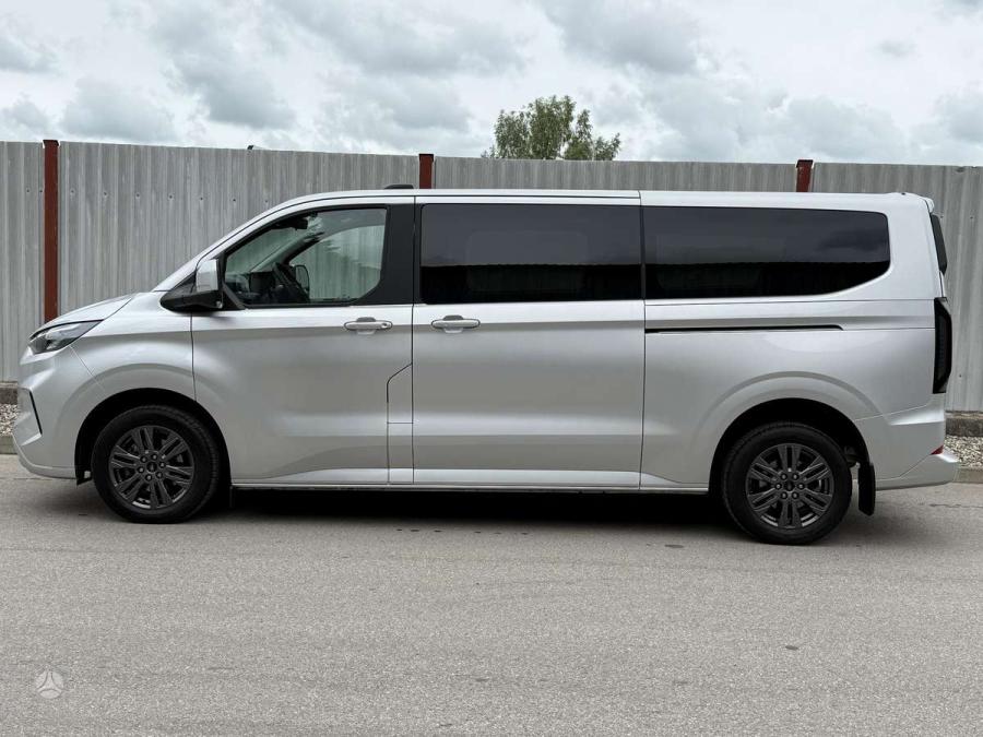 Pelēks Ford Tourneo Custom 2024 Vilkaviškis, ar dzinēja tilpumu 2.00 L un nobraukumu 9 tūkst. km par 42000 €, foto 4 vietnē AUTOMOTO.COM.LV