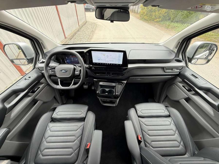 Pelēks Ford Tourneo Custom 2024 Vilkaviškis, ar dzinēja tilpumu 2.00 L un nobraukumu 9 tūkst. km par 42000 €, foto 14 vietnē AUTOMOTO.COM.LV