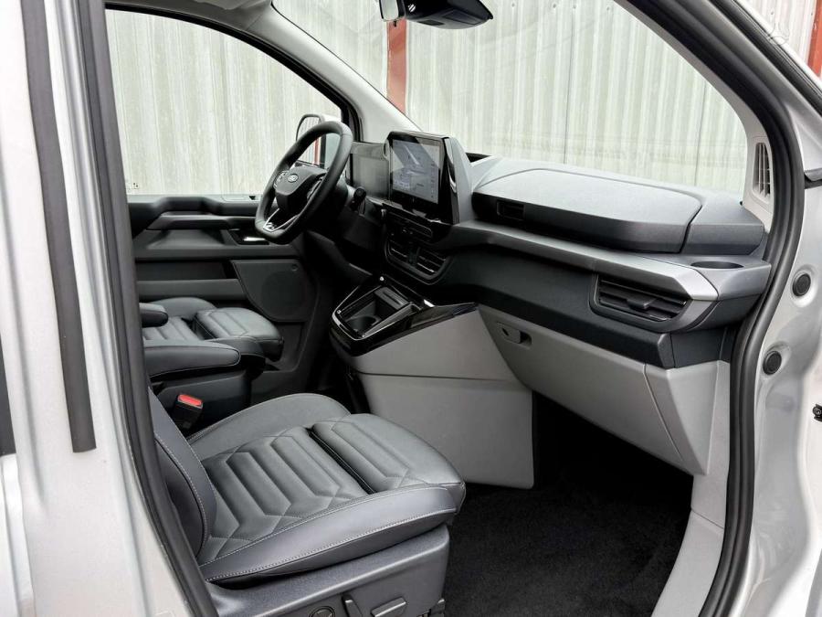 Pelēks Ford Tourneo Custom 2024 Vilkaviškis, ar dzinēja tilpumu 2.00 L un nobraukumu 9 tūkst. km par 42000 €, foto 16 vietnē AUTOMOTO.COM.LV