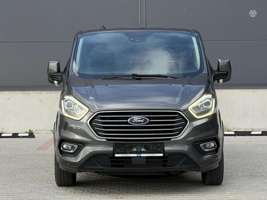 Pelēks Ford Tourneo Custom 2019 Šauļi, ar dzinēja tilpumu 2.00 L un nobraukumu 287 tūkst. km par 18990 €, foto 3 vietnē AUTOMOTO.COM.LV