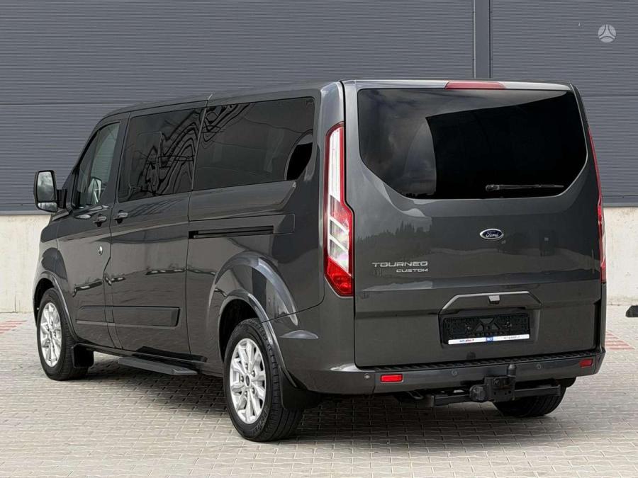 Pelēks Ford Tourneo Custom 2019 Šauļi, ar dzinēja tilpumu 2.00 L un nobraukumu 287 tūkst. km par 18990 €, foto 8 vietnē AUTOMOTO.COM.LV