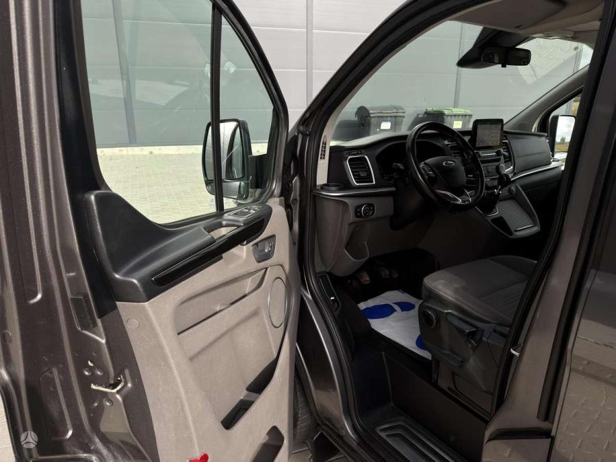 Pelēks Ford Tourneo Custom 2019 Šauļi, ar dzinēja tilpumu 2.00 L un nobraukumu 287 tūkst. km par 18990 €, foto 10 vietnē AUTOMOTO.COM.LV