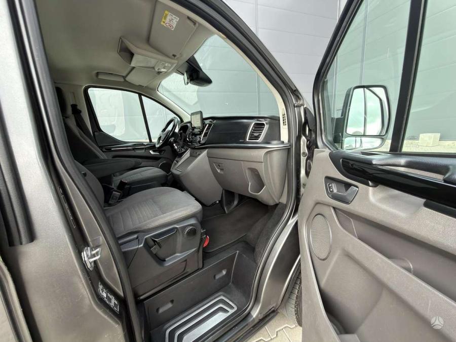 Pelēks Ford Tourneo Custom 2019 Šauļi, ar dzinēja tilpumu 2.00 L un nobraukumu 287 tūkst. km par 18990 €, foto 20 vietnē AUTOMOTO.COM.LV
