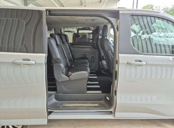 Pelēks Ford Tourneo Custom 2026 Klaipėda, ar dzinēja tilpumu 2.00 L un nobraukumu 9 tūkst. km par 8300 €, foto 6 vietnē AUTOMOTO.COM.LV