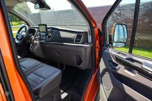 Orange Ford Tourneo Custom 2020 in Marijampole, with an engine capacity of 2.00 L and mileage of 176 thousand km for 20950 €, photo 31 on AUTOMOTO.COM.LV