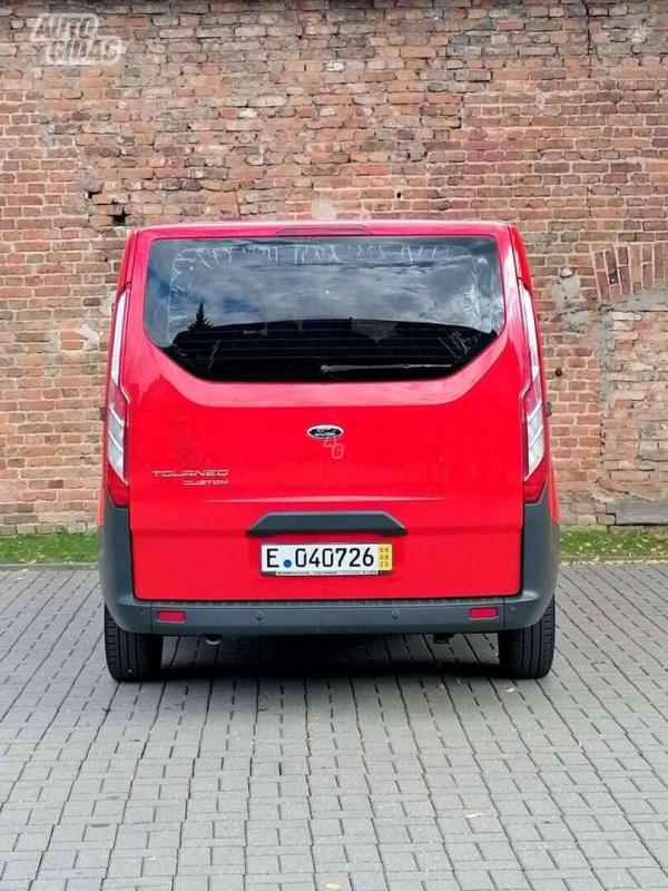 Red Ford Tourneo Custom 2015 in Vilnius, with an engine capacity of 2.20 L and mileage of 232 thousand km for 12299 €, photo 10 on AUTOMOTO.COM.LV