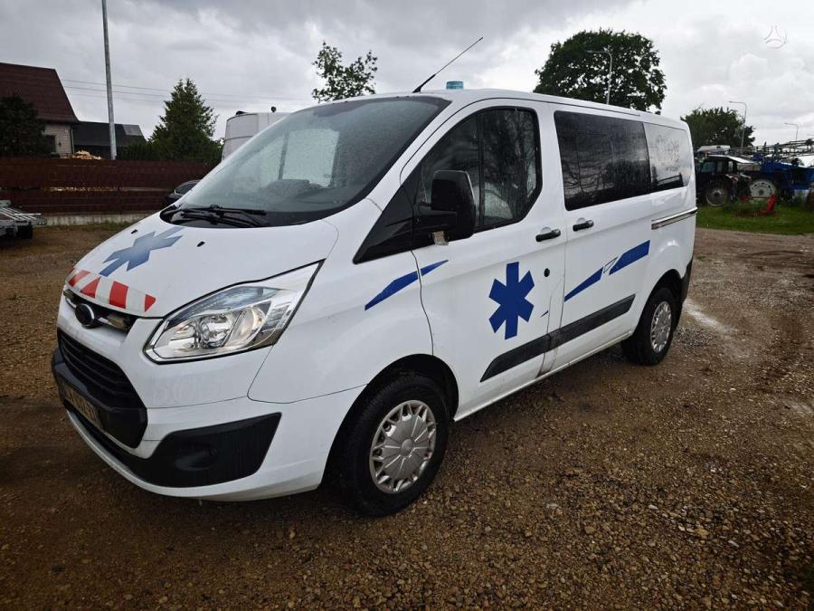White Ford Tourneo Custom 2013 in Taurage, with an engine capacity of 2.20 L and mileage of 330 thousand km for 4900 €, photo 1 on AUTOMOTO.COM.LV