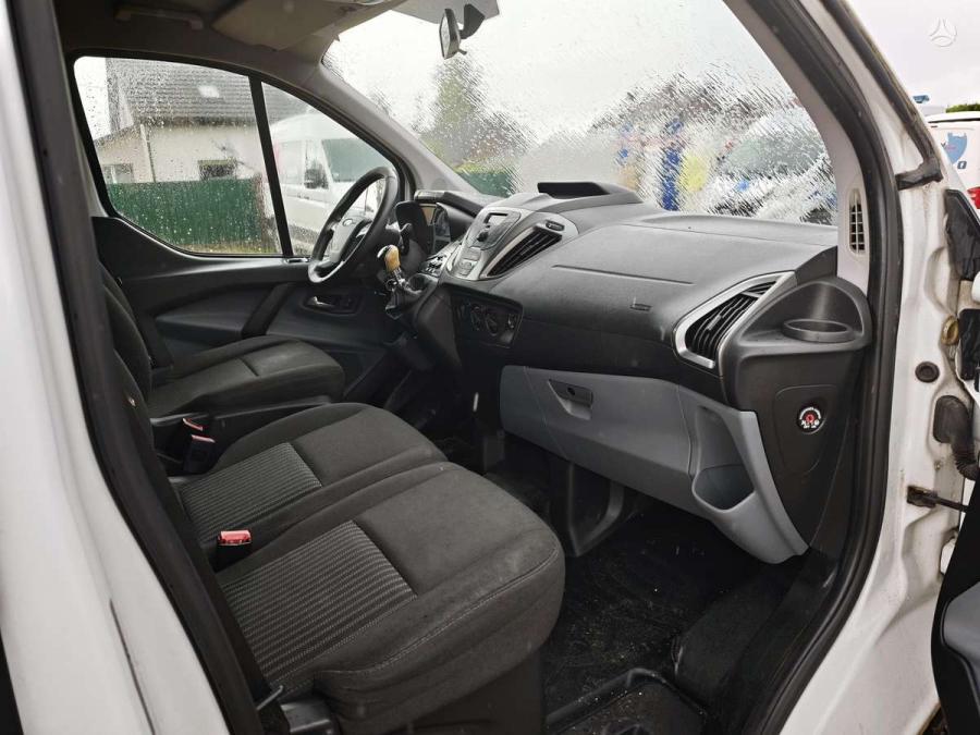 White Ford Tourneo Custom 2013 in Taurage, with an engine capacity of 2.20 L and mileage of 330 thousand km for 4900 €, photo 11 on AUTOMOTO.COM.LV