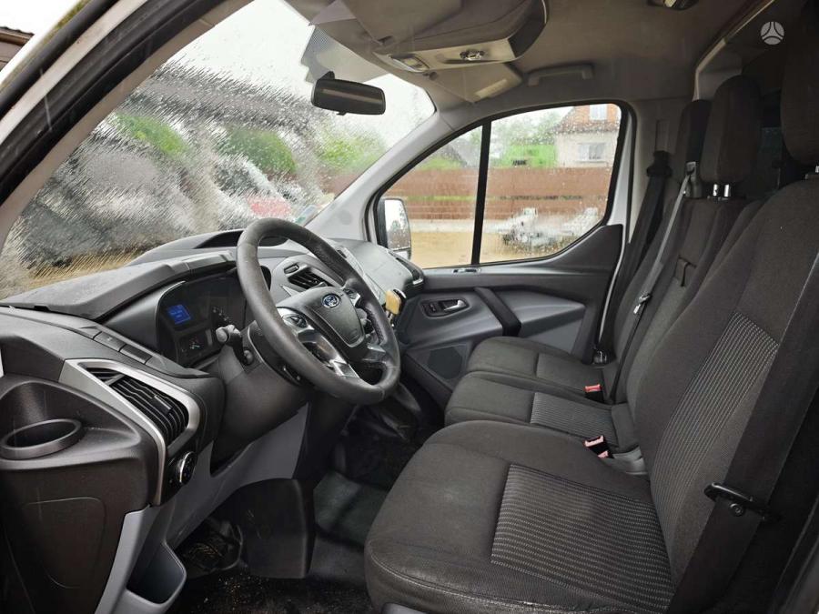 White Ford Tourneo Custom 2013 in Taurage, with an engine capacity of 2.20 L and mileage of 330 thousand km for 4900 €, photo 12 on AUTOMOTO.COM.LV