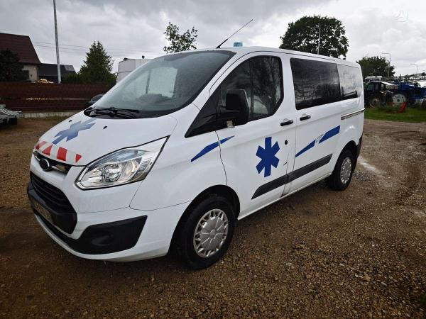 White Ford Tourneo Custom 2013 in Taurage, with an engine capacity of 2.20 L and mileage of 330 thousand km for 4900 €, photo 1 on AUTOMOTO.COM.LV
