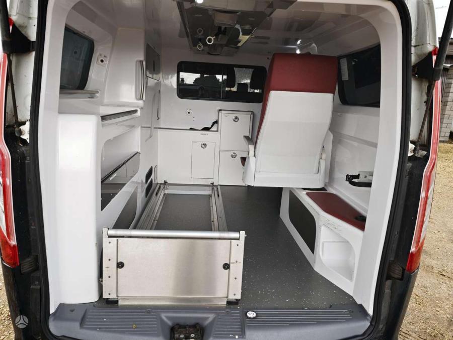 Balts Ford Tourneo Custom 2013 Tauragė, ar dzinēja tilpumu 2.20 L un nobraukumu 330 tūkst. km par 4900 €, foto 9 vietnē AUTOMOTO.COM.LV