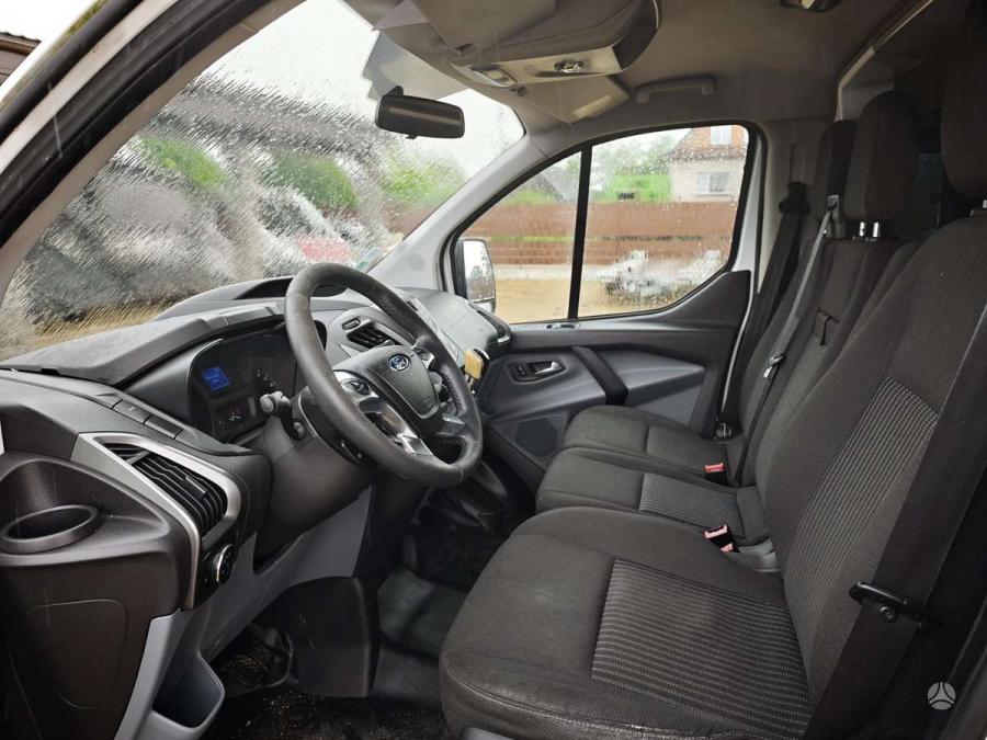 Balts Ford Tourneo Custom 2013 Tauragė, ar dzinēja tilpumu 2.20 L un nobraukumu 330 tūkst. km par 4900 €, foto 12 vietnē AUTOMOTO.COM.LV