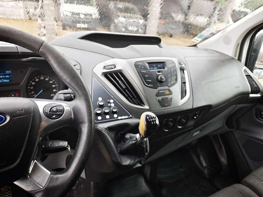 Balts Ford Tourneo Custom 2013 Tauragė, ar dzinēja tilpumu 2.20 L un nobraukumu 330 tūkst. km par 4900 €, foto 13 vietnē AUTOMOTO.COM.LV
