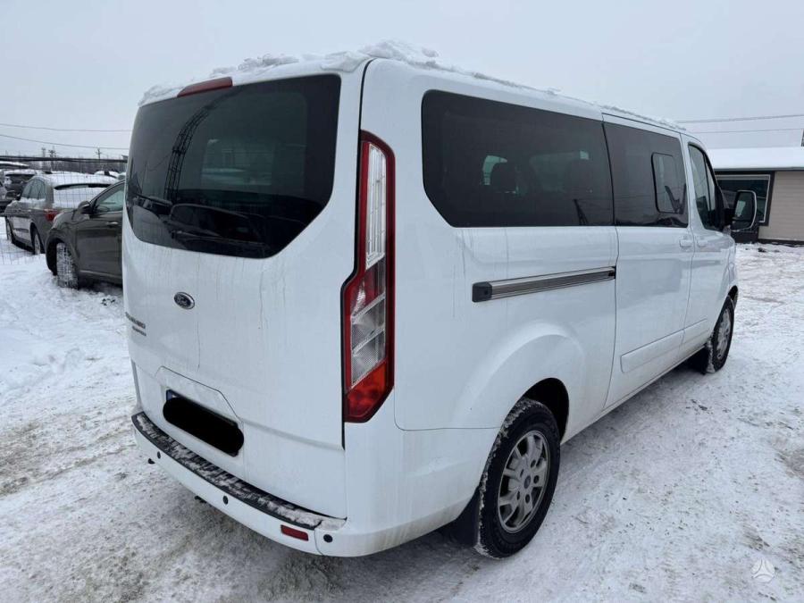 White Ford Tourneo Custom 2014 in Kaunas, with an engine capacity of 2.20 L and mileage of 240 thousand km for 12450 €, photo 3 on AUTOMOTO.COM.LV