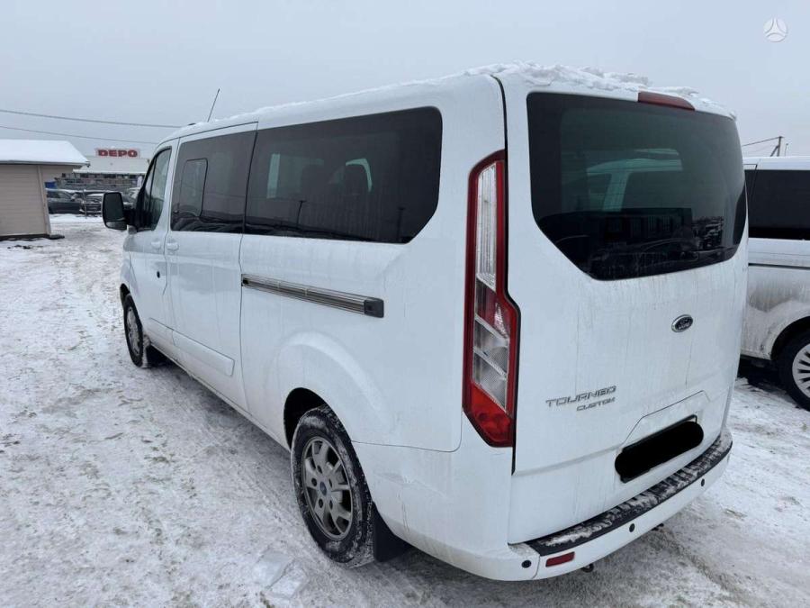 White Ford Tourneo Custom 2014 in Kaunas, with an engine capacity of 2.20 L and mileage of 240 thousand km for 12450 €, photo 4 on AUTOMOTO.COM.LV