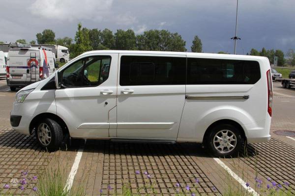 White Ford Tourneo Custom 2014 in Vilnius, with an engine capacity of 2.20 L and mileage of 252 thousand km for 11990 €, photo 2 on AUTOMOTO.COM.LV
