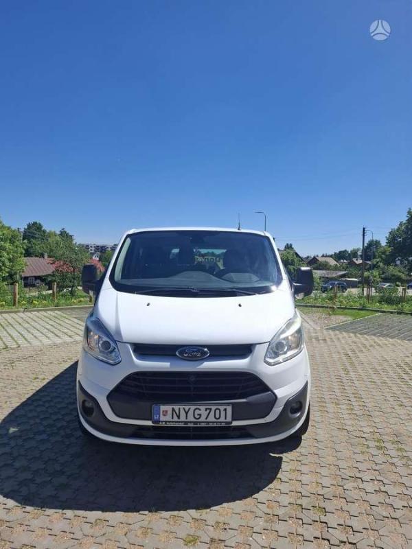 White Ford Tourneo Custom 2014 in Prienai, with an engine capacity of 2.20 L and mileage of 205 thousand km for 7900 €, photo 1 on AUTOMOTO.COM.LV
