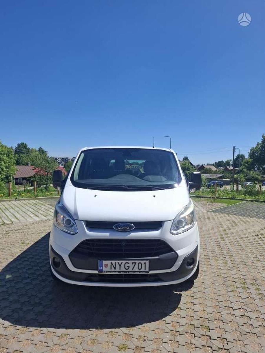 White Ford Tourneo Custom 2014 in Prienai, with an engine capacity of 2.20 L and mileage of 205 thousand km for 7900 €, photo 1 on AUTOMOTO.COM.LV