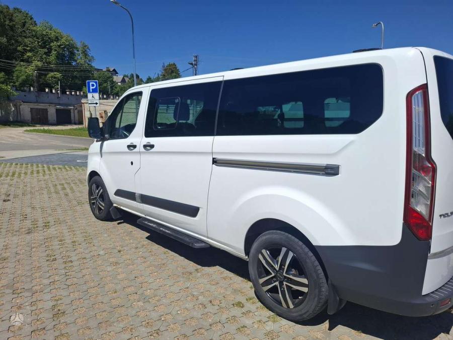 White Ford Tourneo Custom 2014 in Prienai, with an engine capacity of 2.20 L and mileage of 205 thousand km for 7900 €, photo 5 on AUTOMOTO.COM.LV