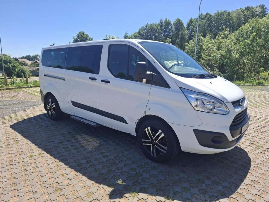 White Ford Tourneo Custom 2014 in Prienai, with an engine capacity of 2.20 L and mileage of 205 thousand km for 7900 €, photo 6 on AUTOMOTO.COM.LV