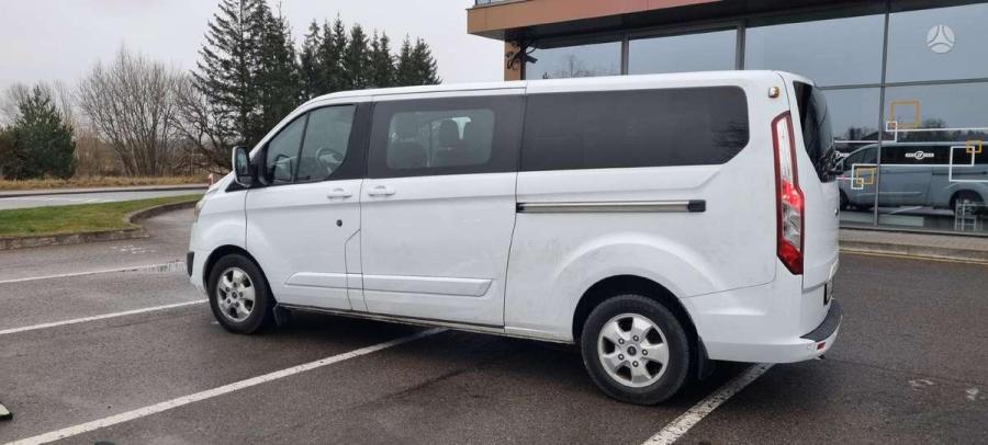 White Ford Tourneo Custom 2017 in Vilnius, with an engine capacity of 2.00 L and mileage of 390 thousand km for 13000 €, photo 3 on AUTOMOTO.COM.LV