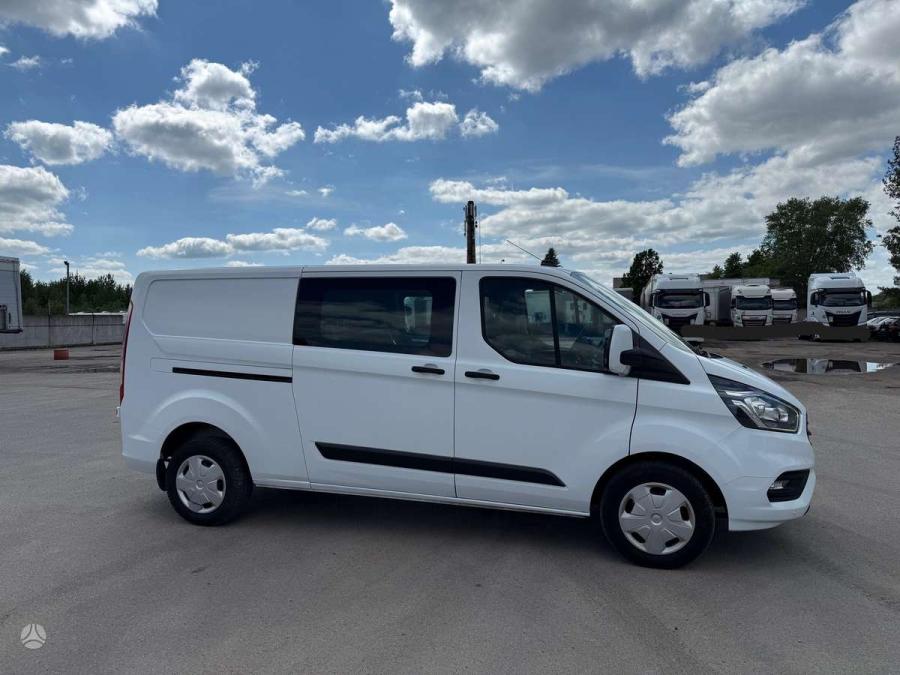 White Ford Tourneo Custom 2022 in Mazeikiai, with an engine capacity of 2.00 L and mileage of 510 thousand km for 9075 €, photo 4 on AUTOMOTO.COM.LV