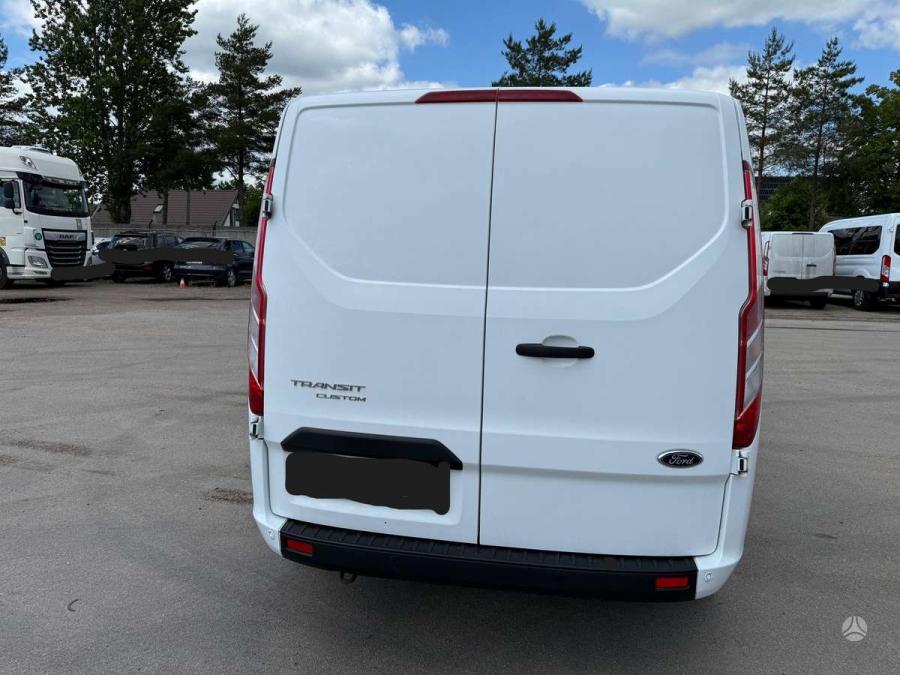 White Ford Tourneo Custom 2022 in Mazeikiai, with an engine capacity of 2.00 L and mileage of 510 thousand km for 9075 €, photo 6 on AUTOMOTO.COM.LV
