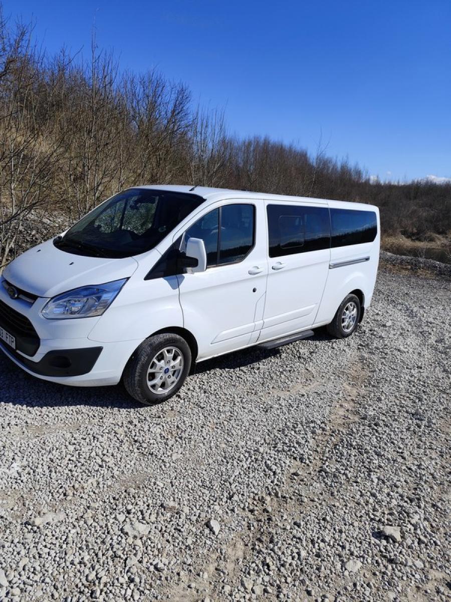 White Ford Tourneo Custom 2023 in Johvi, with an engine capacity of 2.20 L and mileage of 260 thousand km for 14000 €, photo 9 on AUTOMOTO.COM.LV