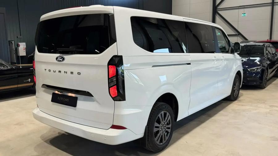White Ford Tourneo Custom 2024 in Marupe, with an engine capacity of 2.00 L and mileage of 30 thousand km for 40800 €, photo 4 on AUTOMOTO.COM.LV