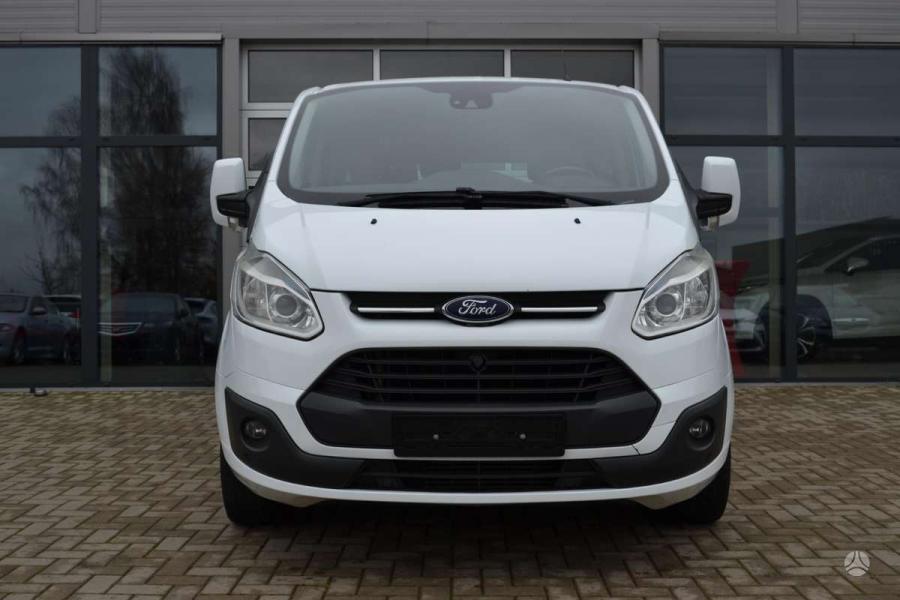 White Ford Tourneo Custom 2015 in Vilnius, with an engine capacity of 2.20 L and mileage of 202 thousand km for 13000 €, photo 3 on AUTOMOTO.COM.LV