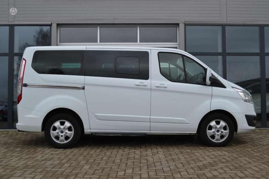 White Ford Tourneo Custom 2015 in Vilnius, with an engine capacity of 2.20 L and mileage of 202 thousand km for 13000 €, photo 5 on AUTOMOTO.COM.LV