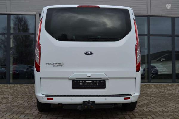 White Ford Tourneo Custom 2015 in Vilnius, with an engine capacity of 2.20 L and mileage of 202 thousand km for 13000 €, photo 8 on AUTOMOTO.COM.LV