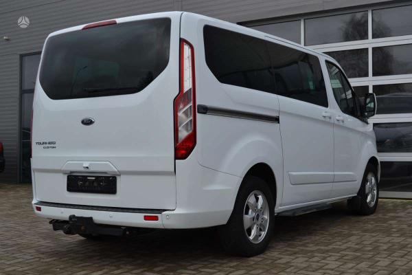 White Ford Tourneo Custom 2015 in Vilnius, with an engine capacity of 2.20 L and mileage of 202 thousand km for 13000 €, photo 9 on AUTOMOTO.COM.LV