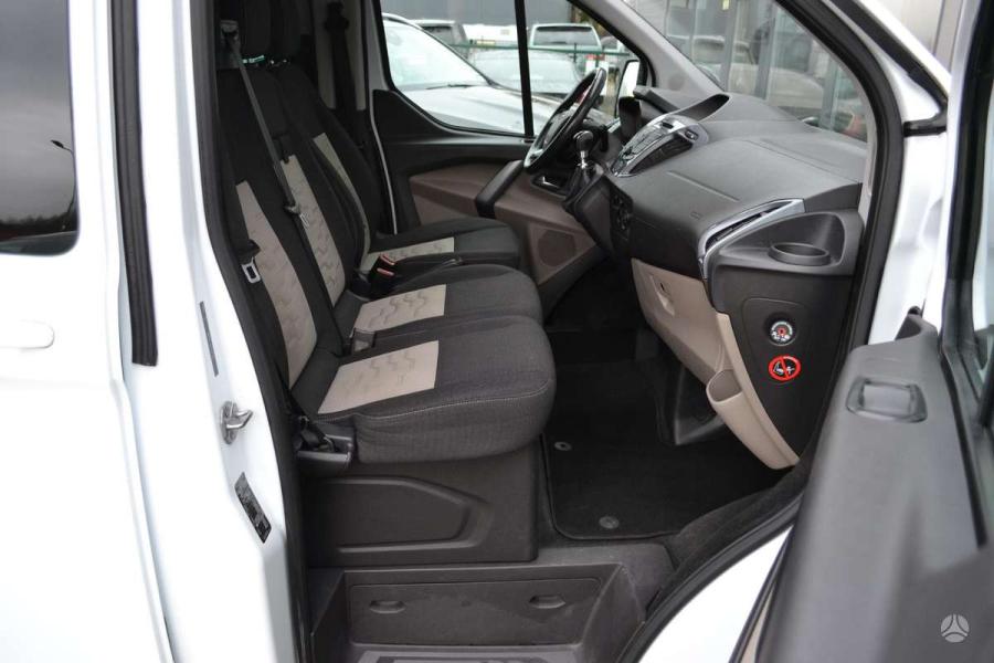 White Ford Tourneo Custom 2015 in Vilnius, with an engine capacity of 2.20 L and mileage of 202 thousand km for 13000 €, photo 19 on AUTOMOTO.COM.LV
