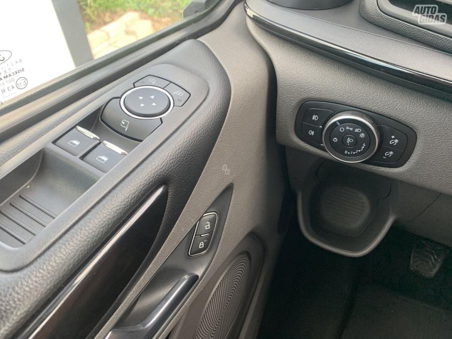 White Ford Tourneo Custom 2018 in Kaunas, with an engine capacity of 2.00 L and mileage of 192 thousand km for 17999 €, photo 19 on AUTOMOTO.COM.LV