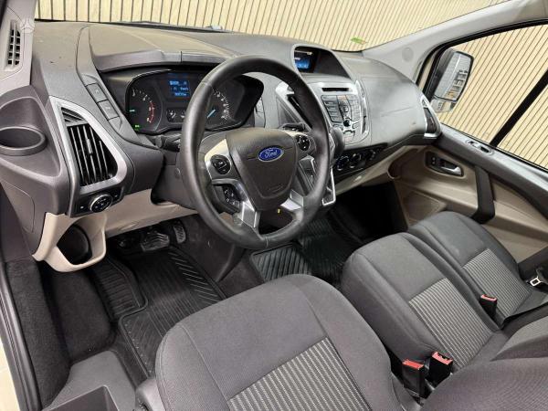 Yellow Ford Tourneo Custom 2018 in Marijampole, with an engine capacity of 2.00 L and mileage of 283 thousand km for 12900 €, photo 2 on AUTOMOTO.COM.LV