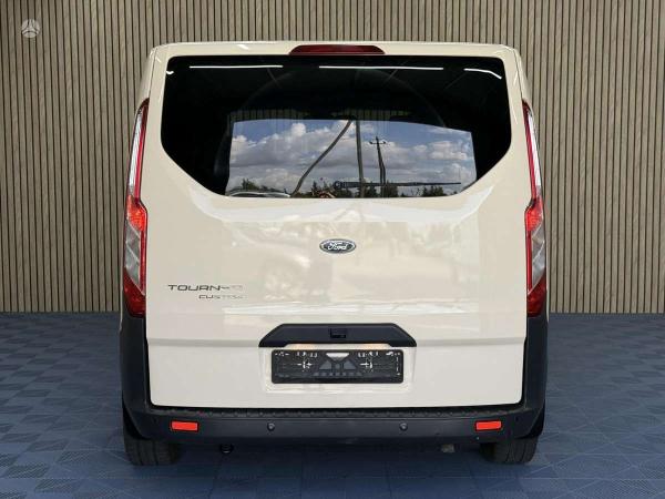 Yellow Ford Tourneo Custom 2018 in Marijampole, with an engine capacity of 2.00 L and mileage of 283 thousand km for 12900 €, photo 6 on AUTOMOTO.COM.LV