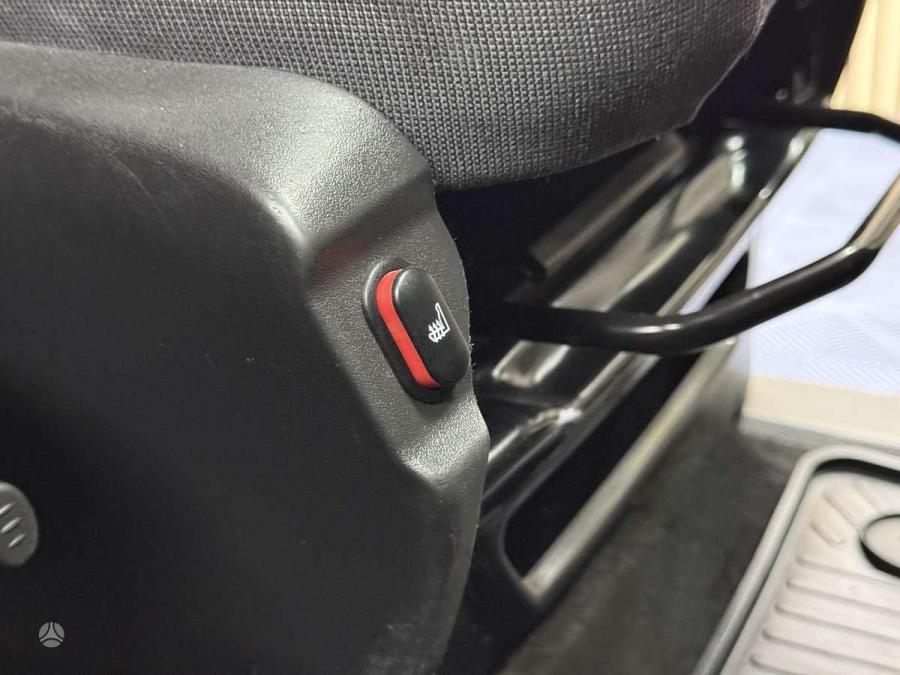 Dzeltens Ford Tourneo Custom 2018 Marijampole, ar dzinēja tilpumu 2.00 L un nobraukumu 283 tūkst. km par 12900 €, foto 16 vietnē AUTOMOTO.COM.LV