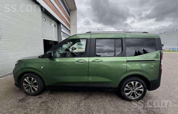 Green Ford Tourneo 2024 in Riga, with an engine capacity of 1.00 L and mileage of 74 thousand km for 17995 €, photo 4 on AUTOMOTO.COM.LV