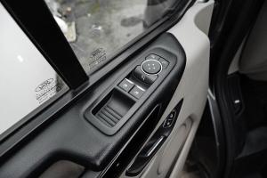 Grey Ford Tourneo 2018 in Riga, with an engine capacity of 2.00 L and mileage of 254 thousand km for 17900 €, photo 11 on AUTOMOTO.COM.LV