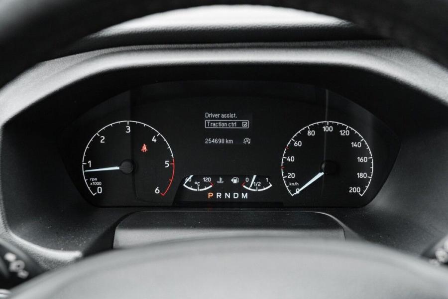 Grey Ford Tourneo 2018 in Riga, with an engine capacity of 2.00 L and mileage of 254 thousand km for 17900 €, photo 12 on AUTOMOTO.COM.LV