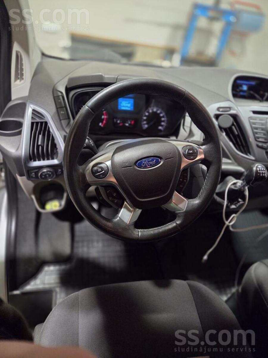 Grey Ford Tourneo 2013 in Riga, with an engine capacity of 2.20 L and mileage of 144 thousand km for 14500 €, photo 8 on AUTOMOTO.COM.LV
